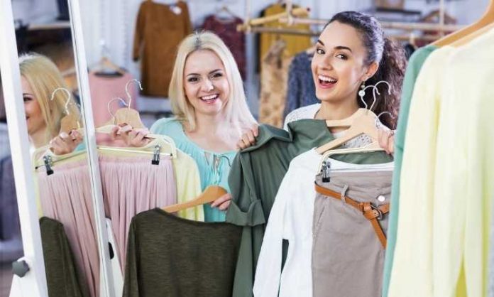 Carrefour: la linea moda spopola sul web, 3 euro per i capi della ...