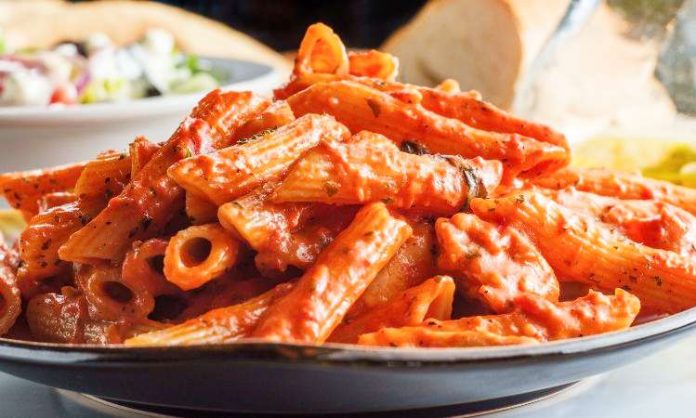 "Pasta al Baffo": il primo piatto pronto in 5 minuti e dal sapore ...