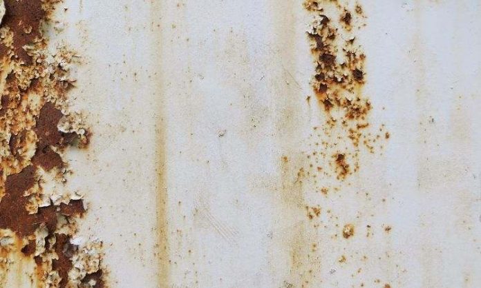 Ruggine sulla lavatrice? 5 minuti e tornerà come nuova con questo sistema